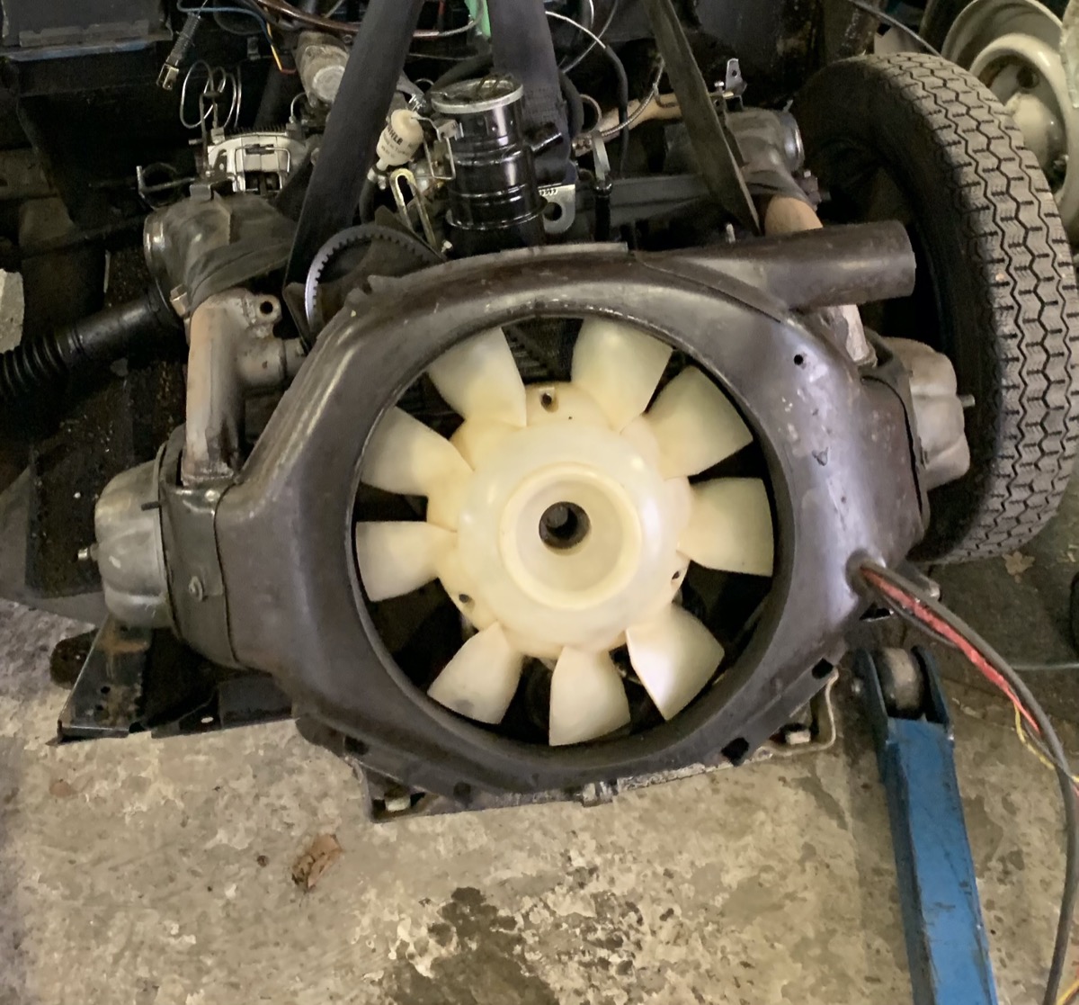 Removal of the Ami 8 engine for renovation – Ami8.com
